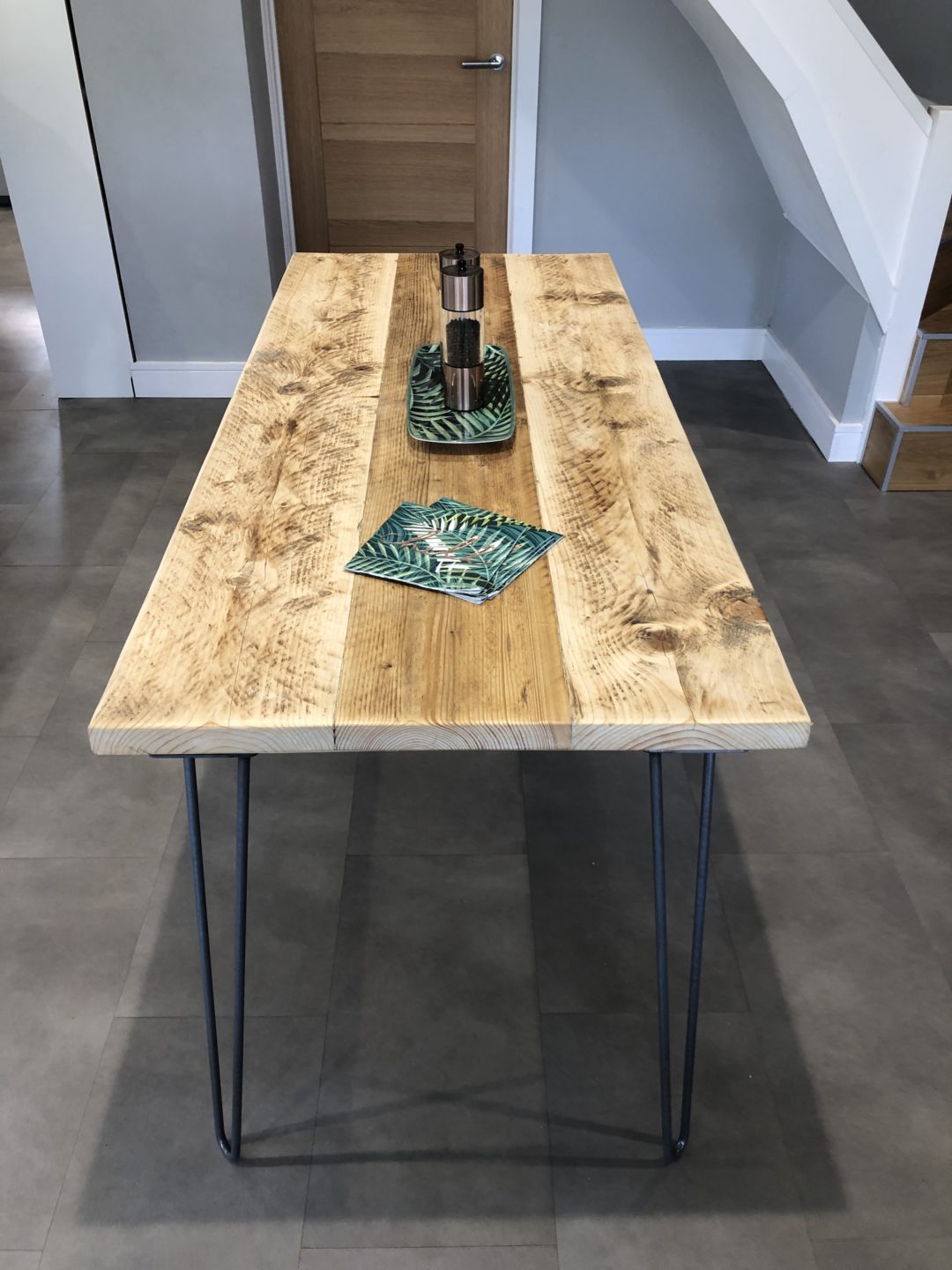 How to make a 4-6 seater dining table from reclaimed scaffold boards ...